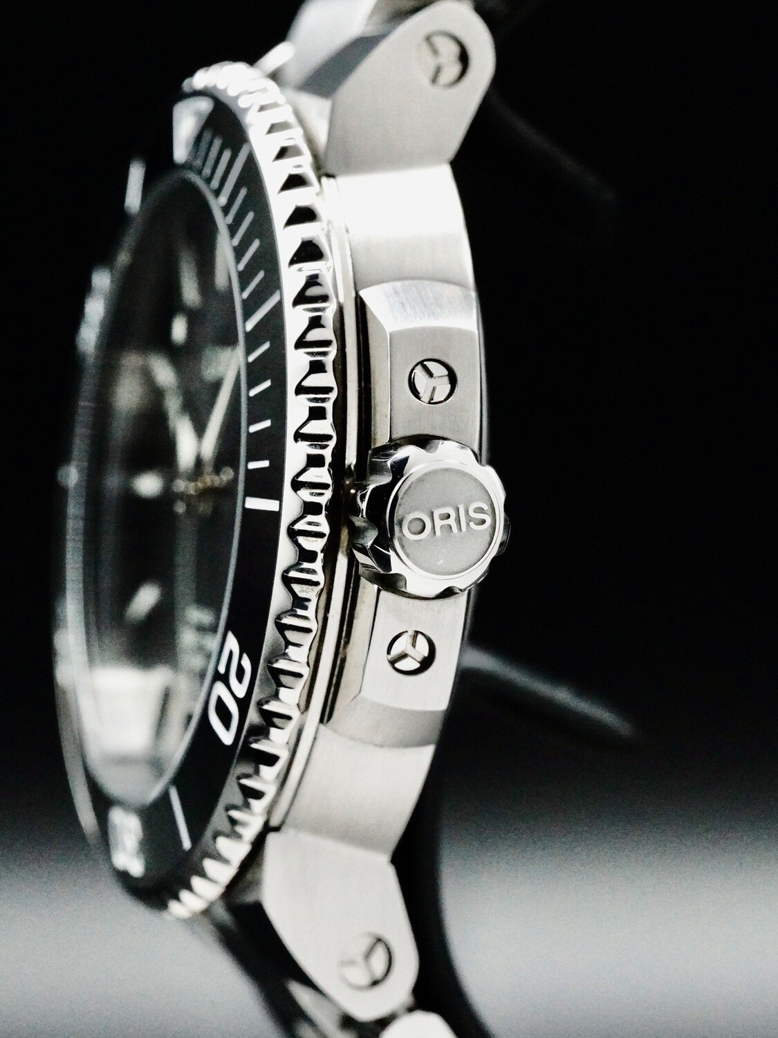 Oris 01 400 7769 4154-07 8 22 09PEB Aquis Date Calibre 400 - Exquisite ...