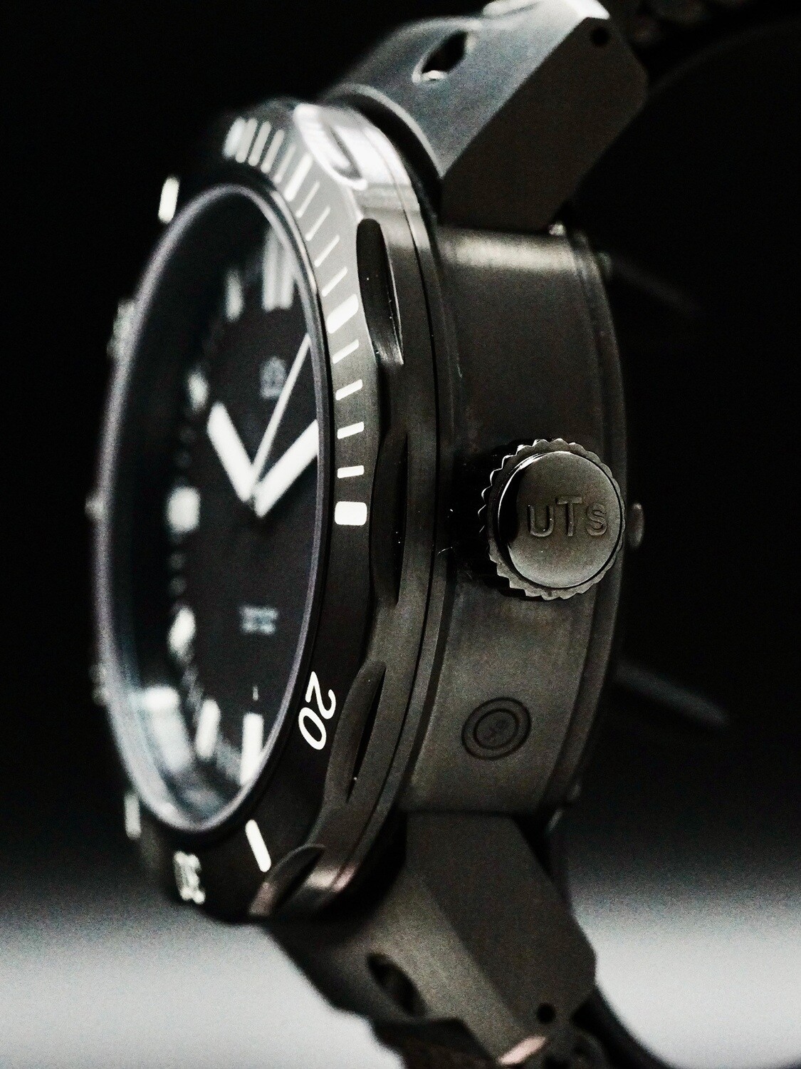 UTS 2000M Professional Diver PVD Stainless Steel - Exquisite Timepieces