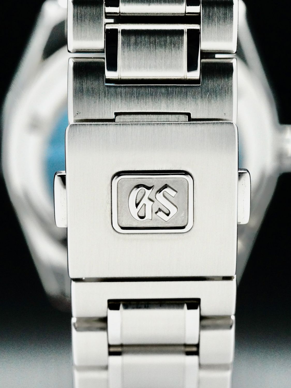 Grand Seiko SBGP001 - Exquisite Timepieces