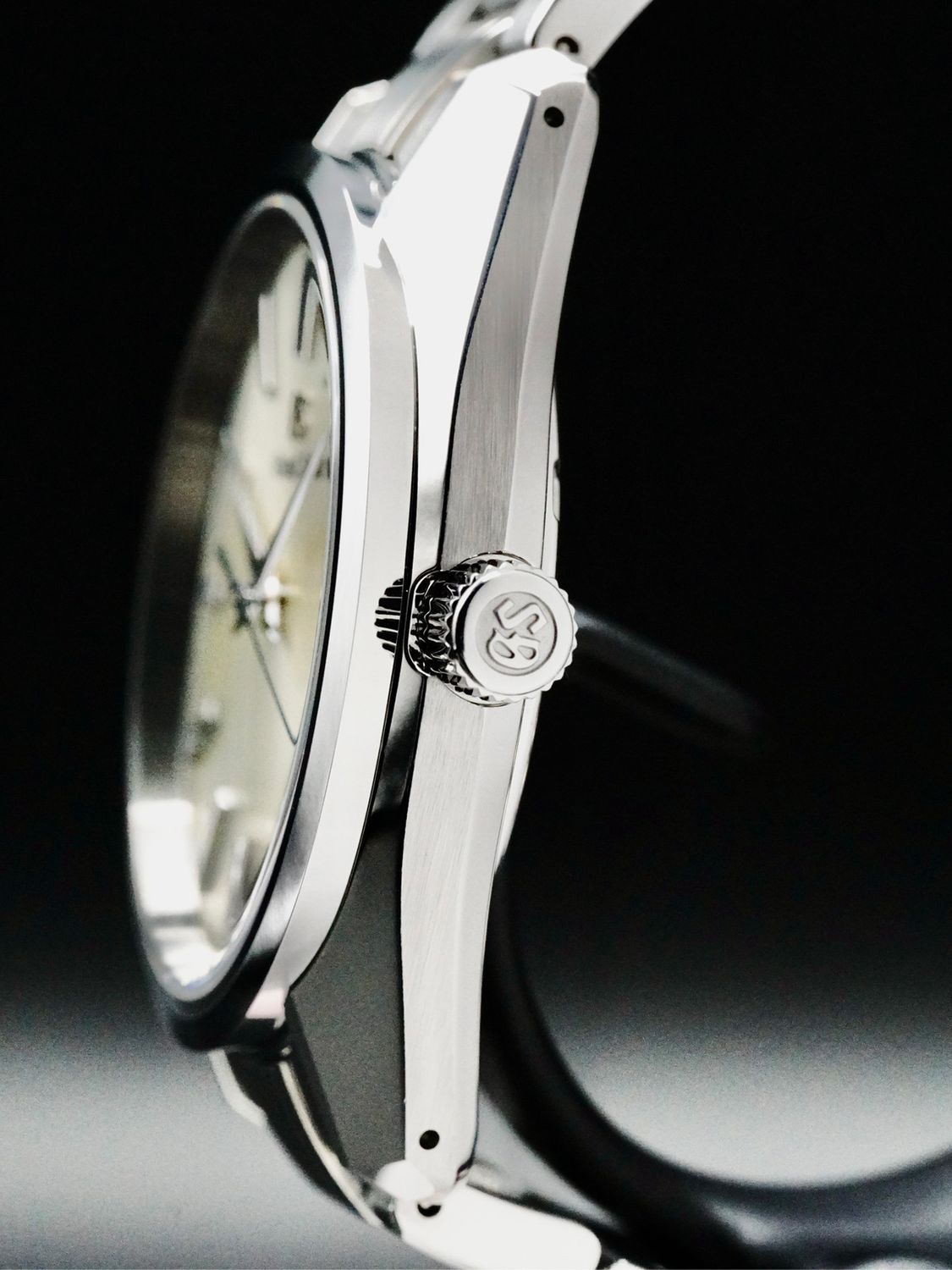 Grand Seiko SBGP001 - Exquisite Timepieces