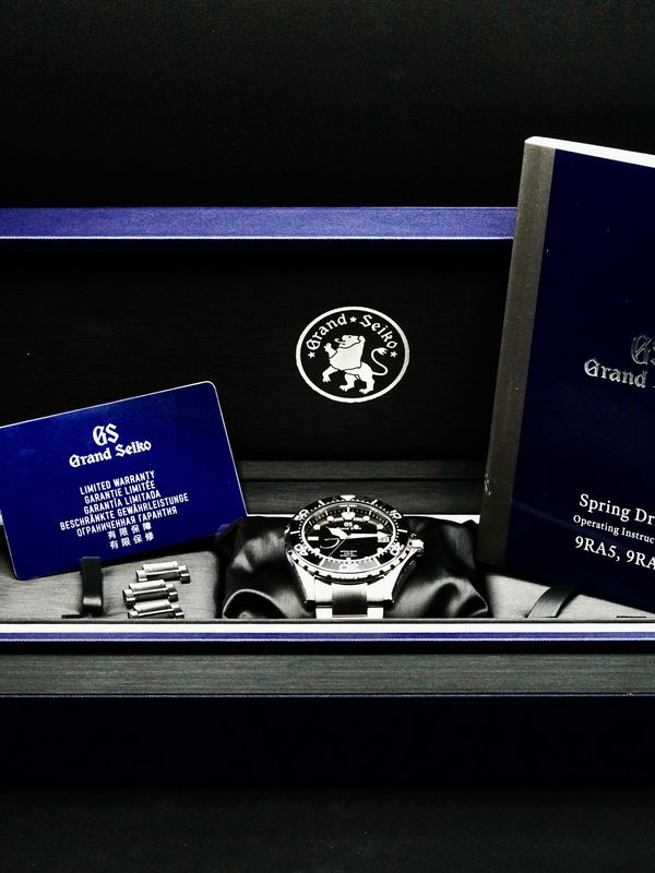Grand Seiko SLGA015 - Exquisite Timepieces