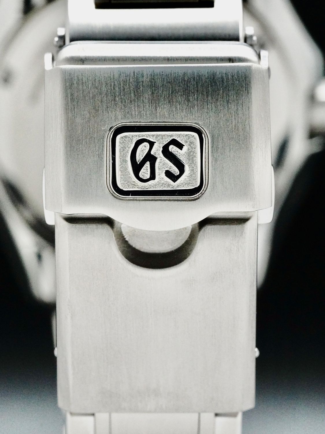 Grand Seiko SLGA015 - Exquisite Timepieces