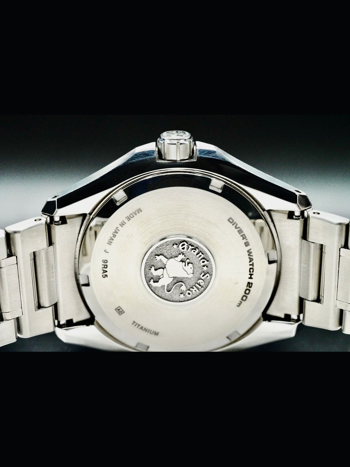 Grand Seiko SLGA015 - Exquisite Timepieces
