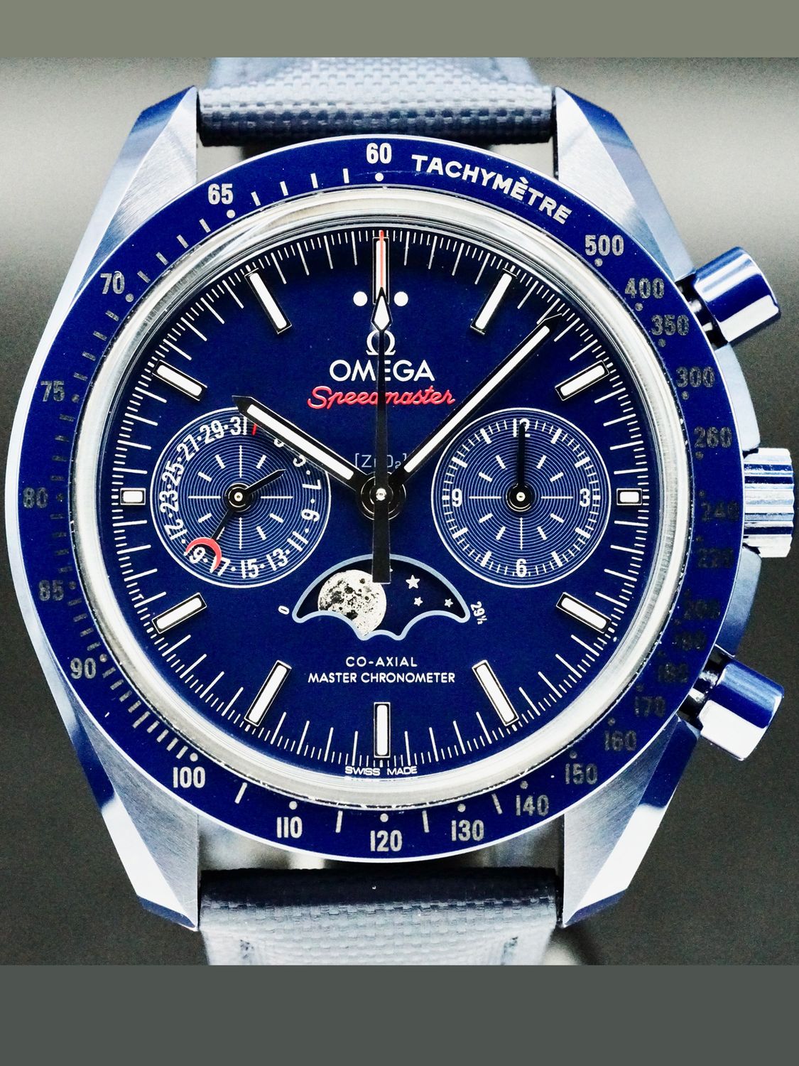 Omega Speedmaster Blue Side Of The Moon 304.93.44.52.03.001