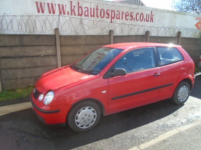 volkswagen polo 2003 1.2 p breaking for spares..click for info
