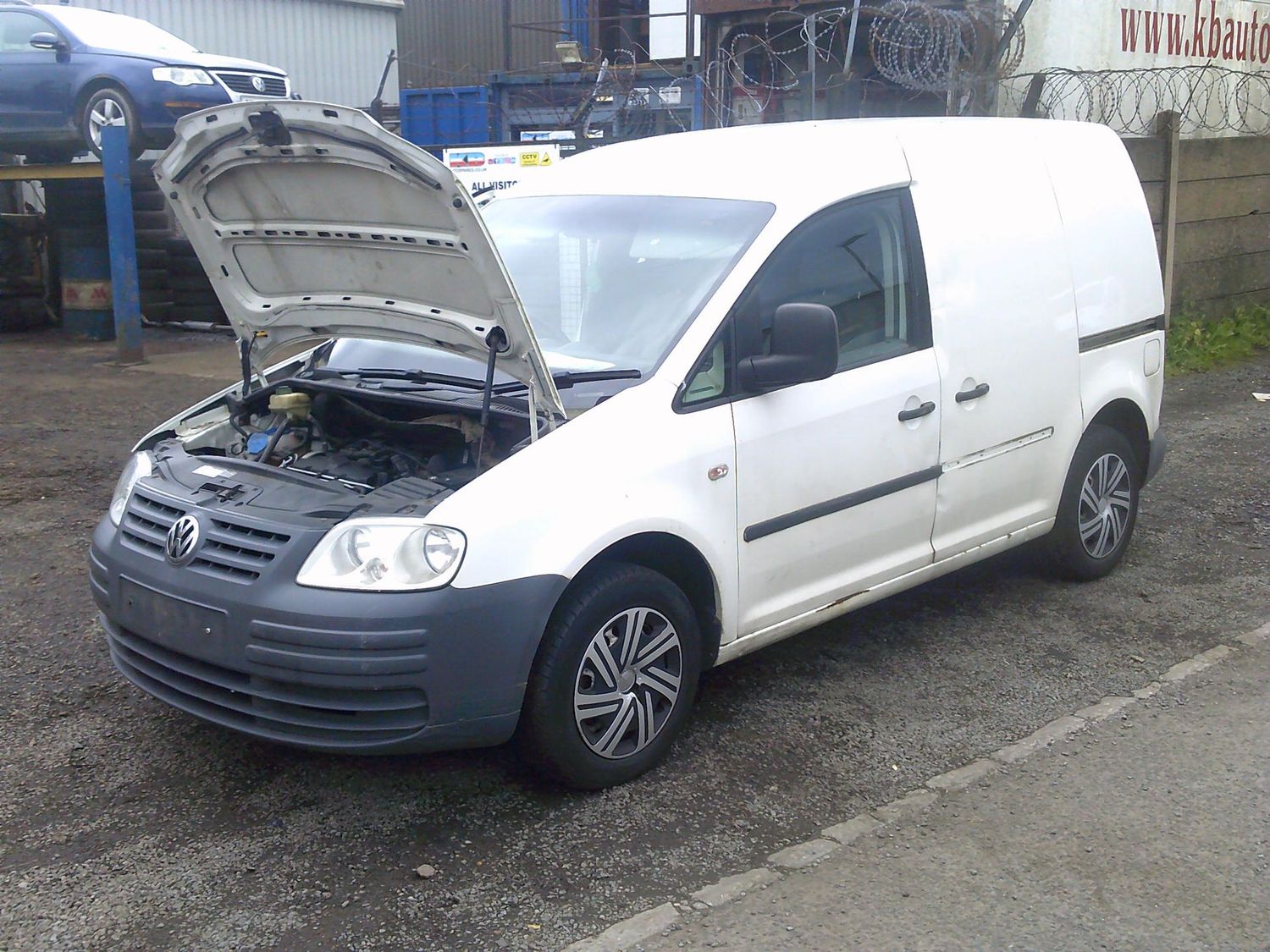 volkswagen caddy 2006 1.9 tdi breaking for spares..click for info