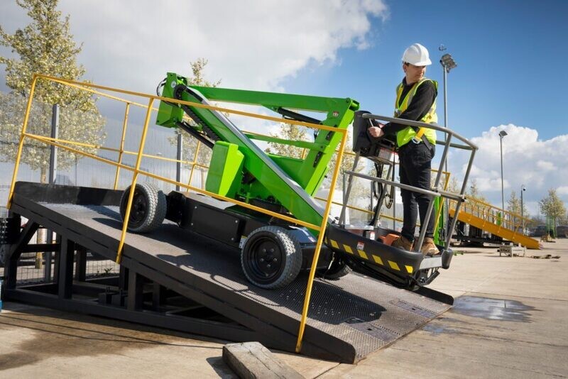 Nifty HR12NE- Knuckle Boom 12m (39ft) Self Propelled