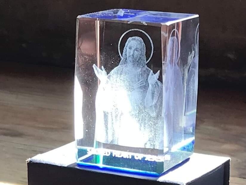 Sacred Heart of Jesus crystal 3D image