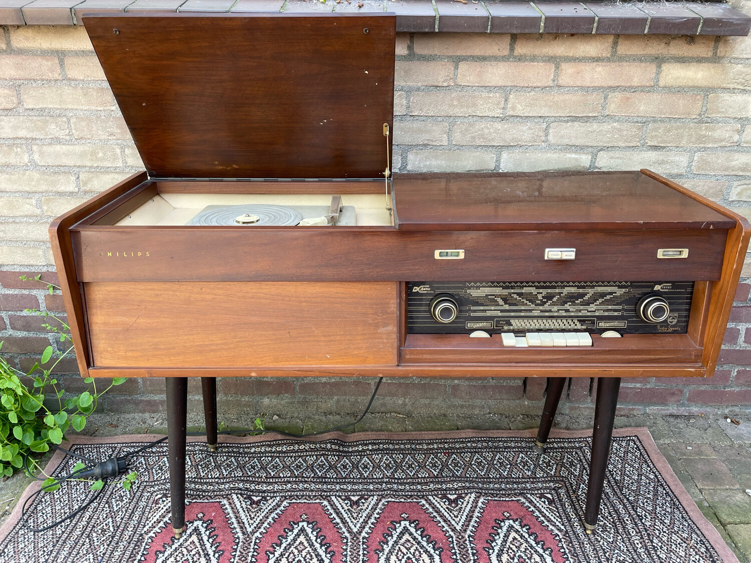 Vintage radio/platenspeler meubel Philips