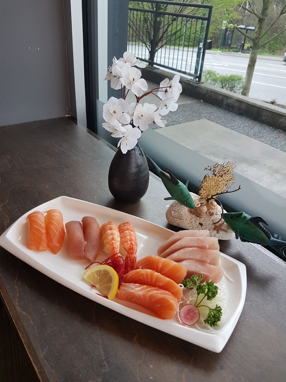 Nigiri & Sashimi Combo