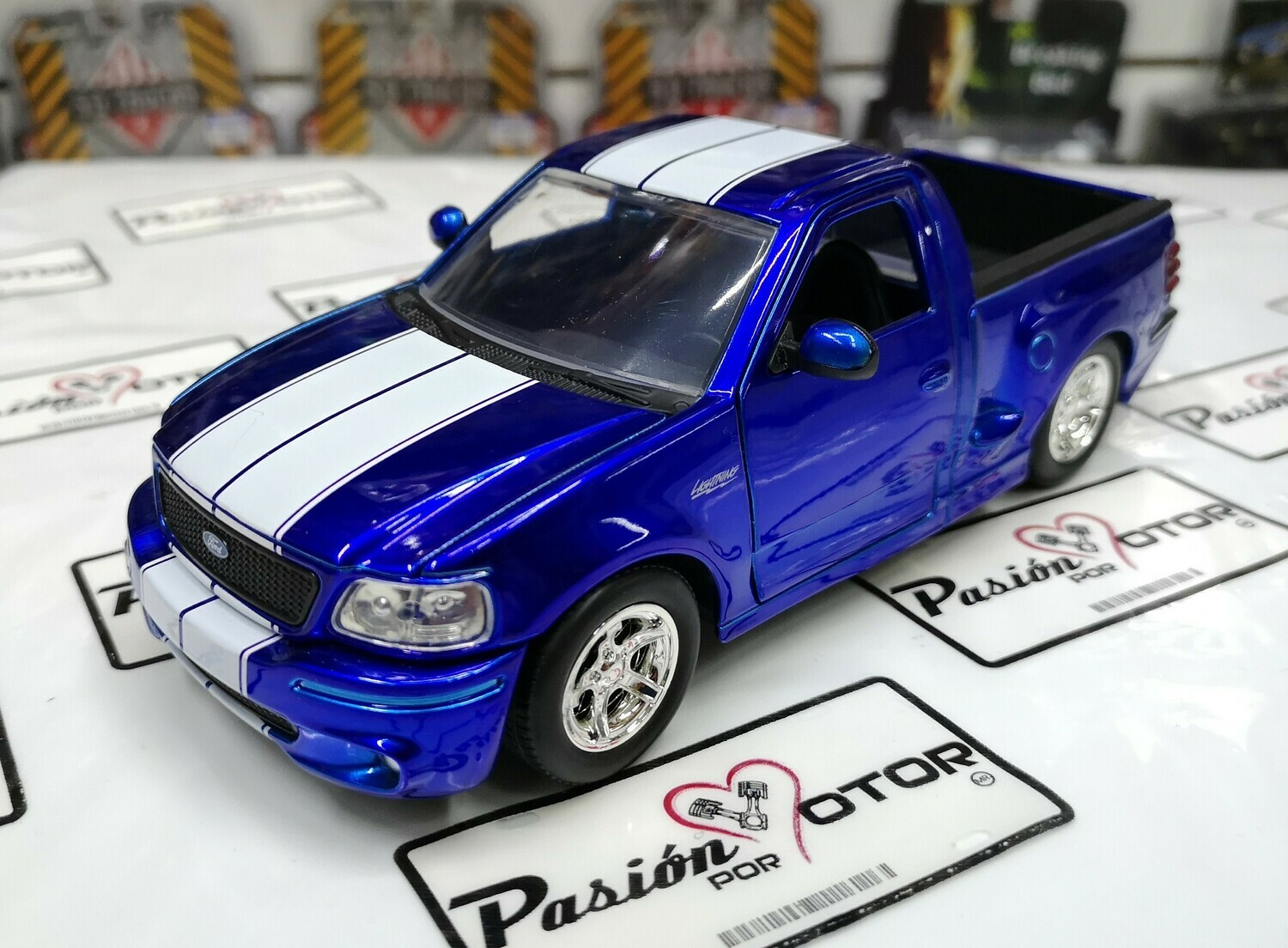 1:24 Ford F-150 SVT Lightning 1999 Azul Franjas Blancas Pick Up Jada ...