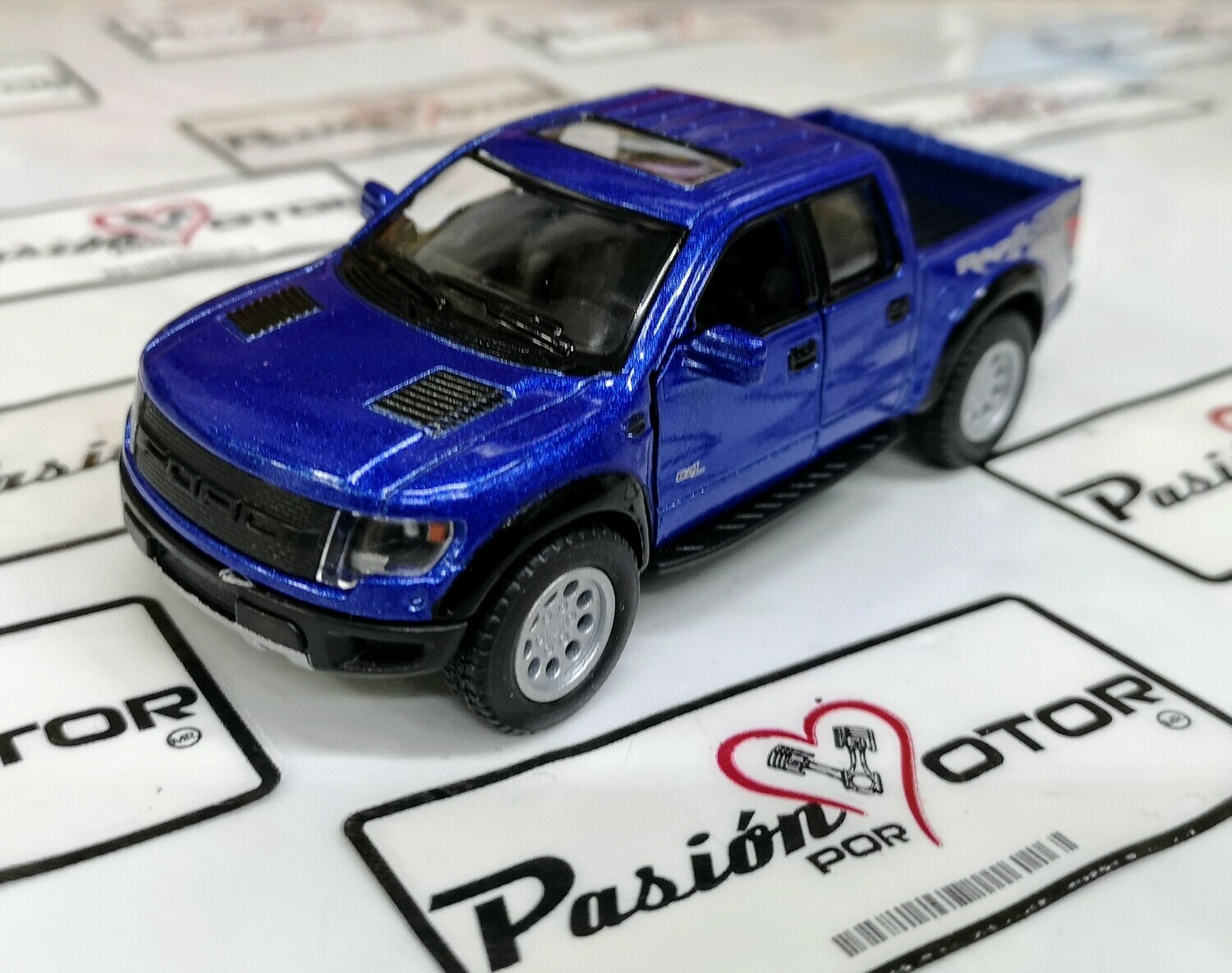 1:46 Ford F-150 SVT Raptor Super Crew 2013 Azul Pick Up Kinsmart En ...