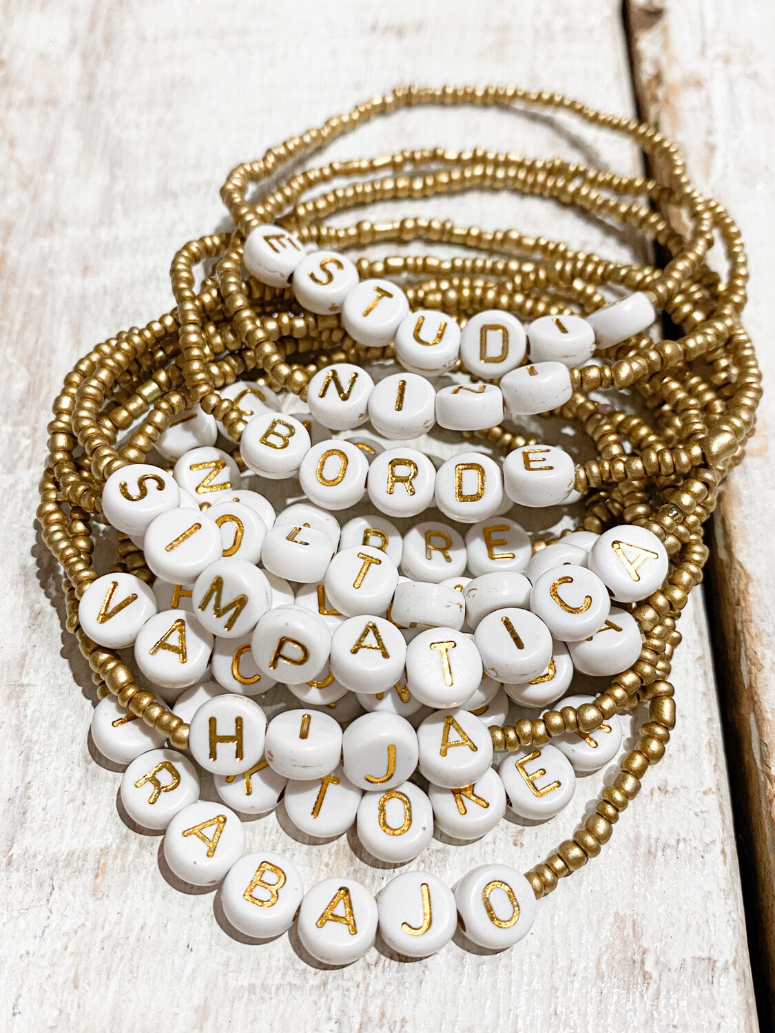 Pulsera letras doradas para personalizar