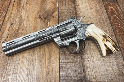 REVOLVERS