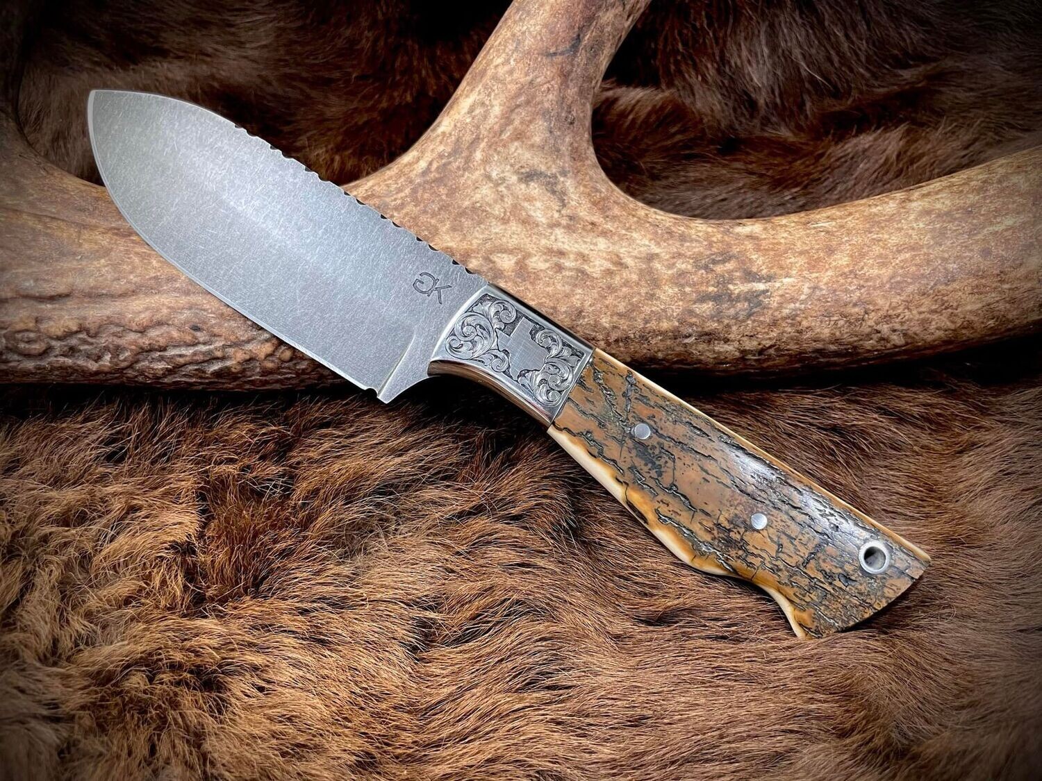 COLLECTIBLE & CUSTOM KNIVES