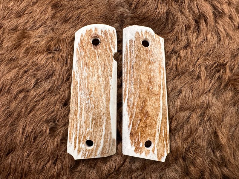 CUSTOM GRIPS