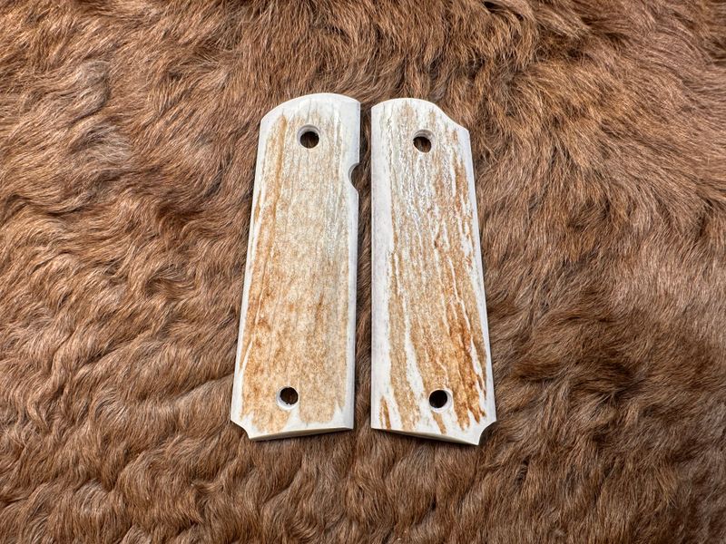 CUSTOM GRIPS