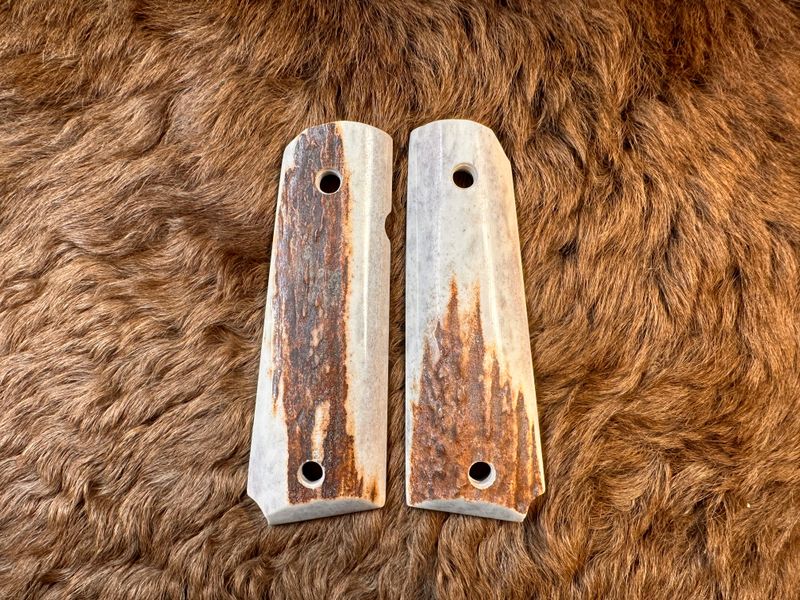 CUSTOM GRIPS