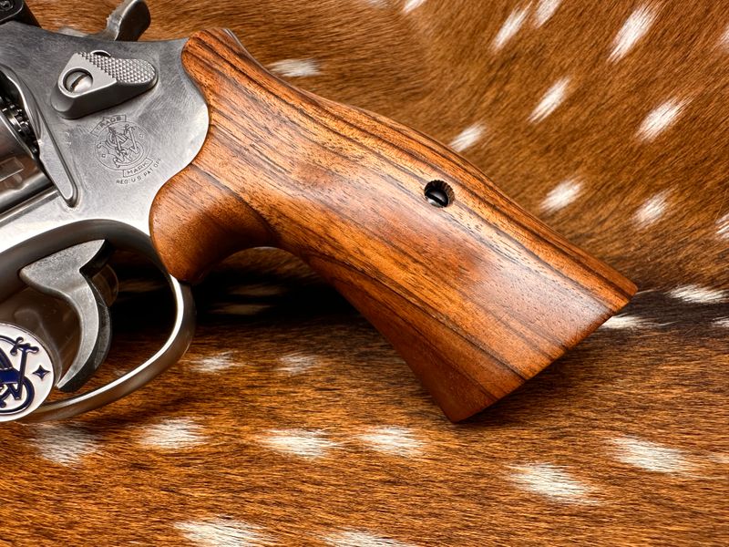 SMITH & WESSON GRIPS