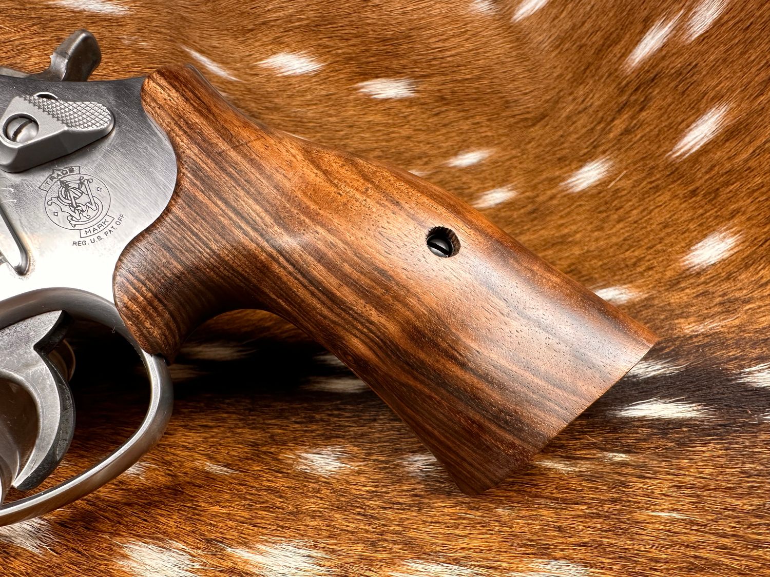 Smith & Wesson High Grade Walnut Bear Hug Grips (K FRAME)