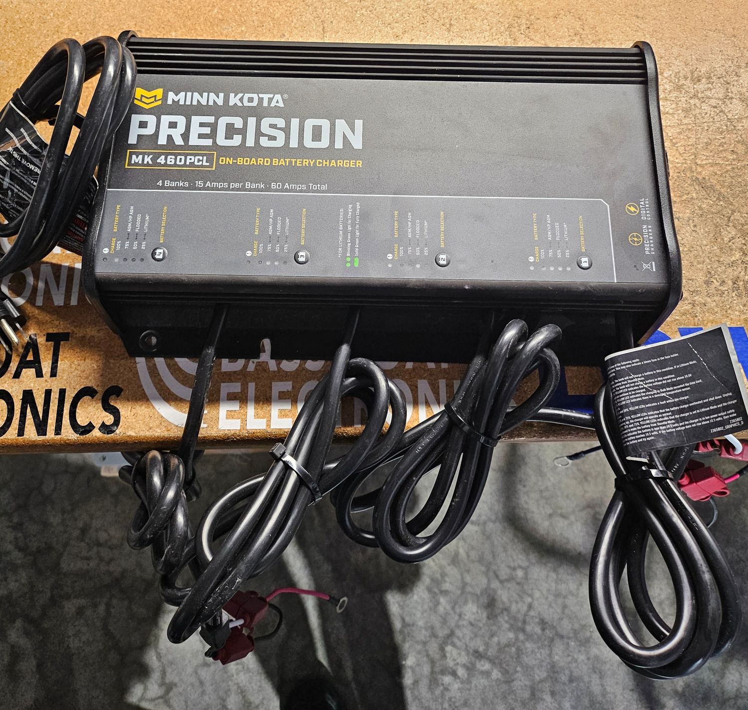 Minn Kota On-Board Precision Charger MK-460 PCL 4 Bank x 15 AMP/USED