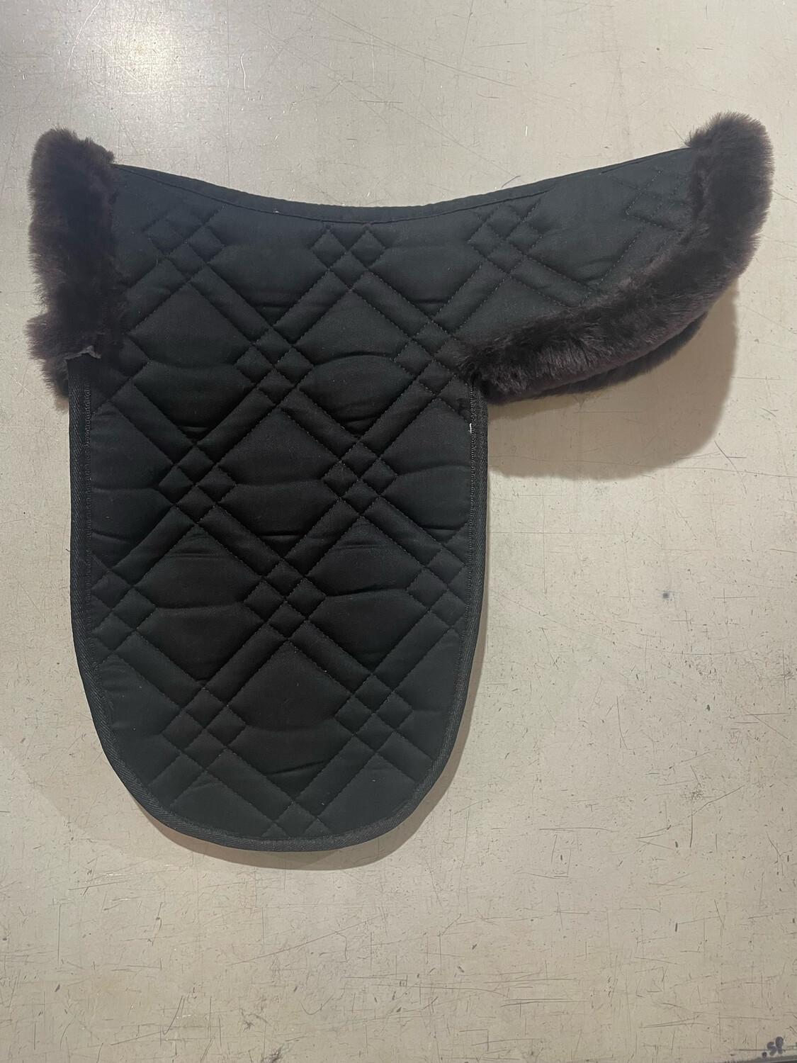 Numnahs 14 1/2” Brown - Quilted with Sheepskin Roll