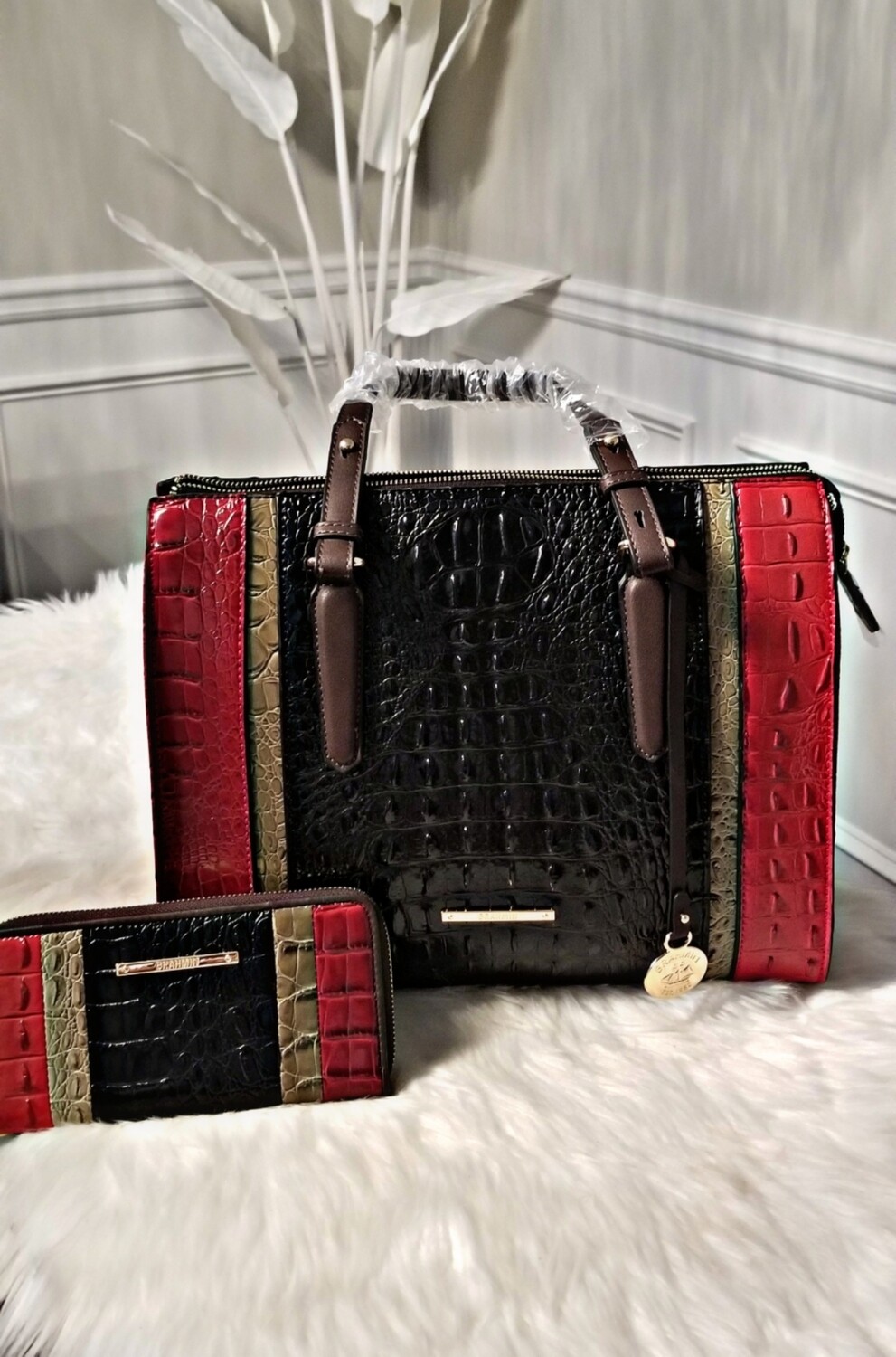 Brahmin Black/Red