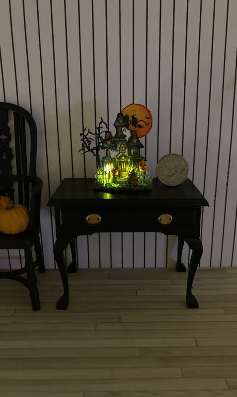 1:12 Scale Illuminated Haunted House Display
