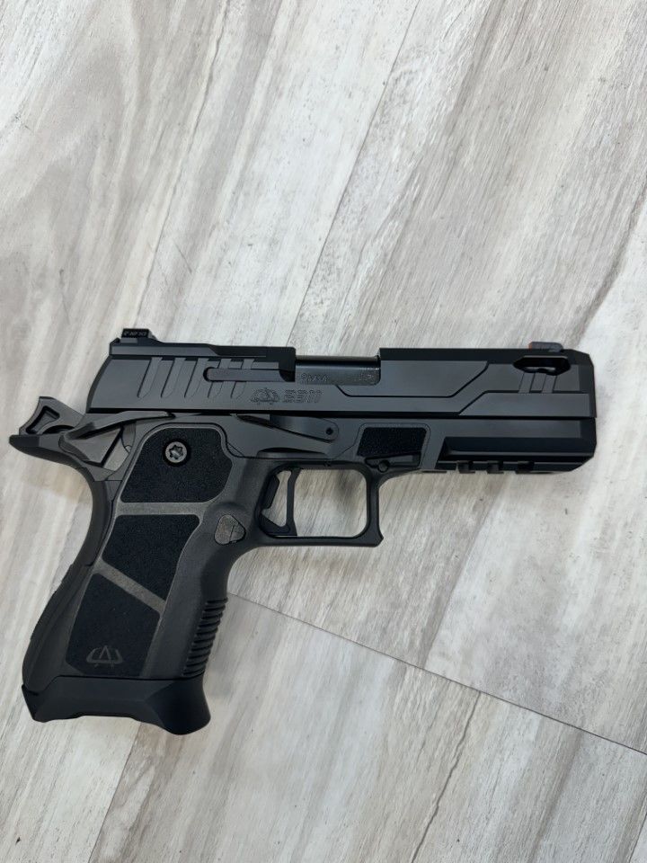 OA 2311 Compact Pro 15rd Black