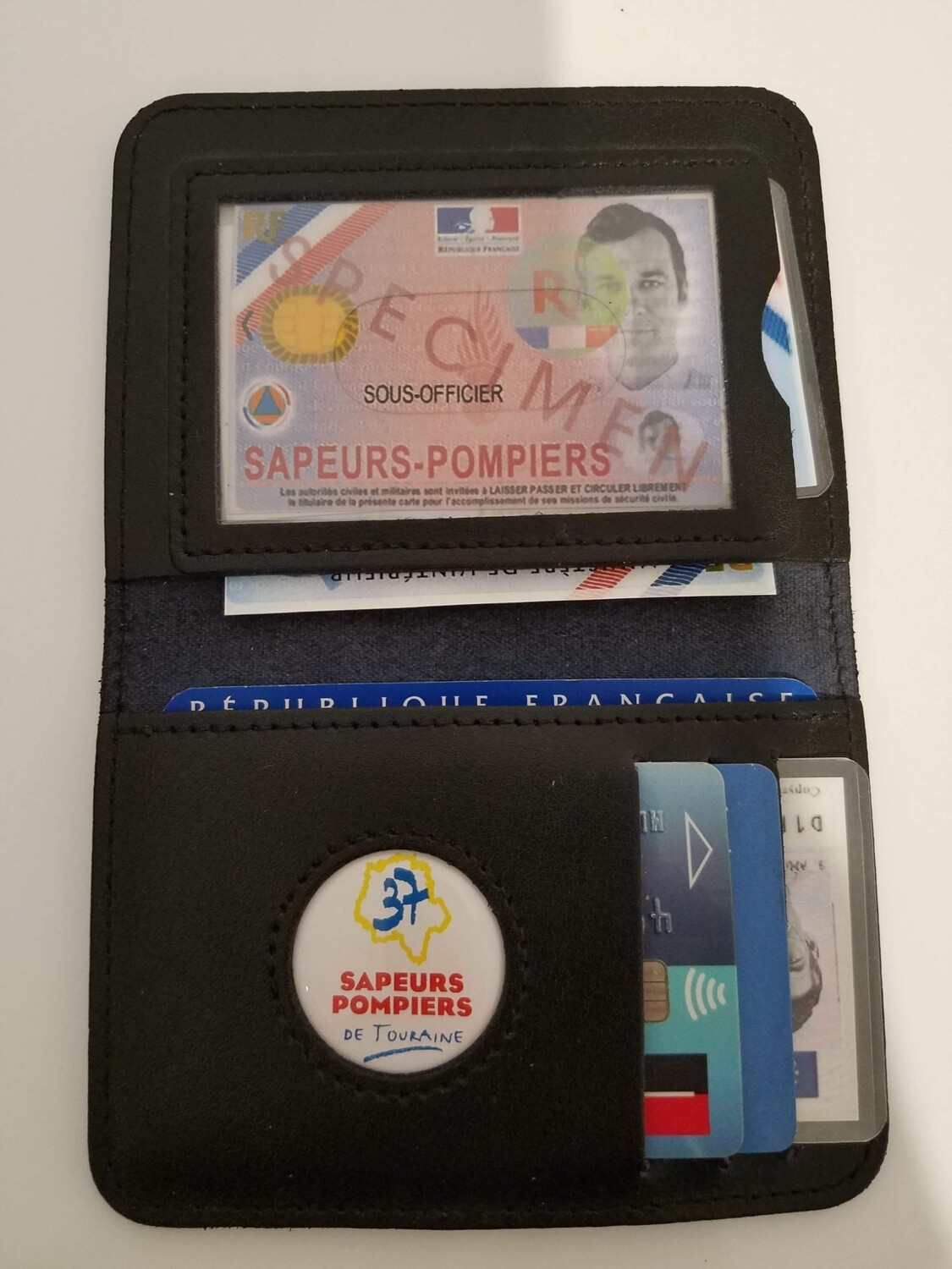 PORTE-CARTES CUIR SP AVEC DOMING EN RÉSINE POLICE PERSONNALISABLE