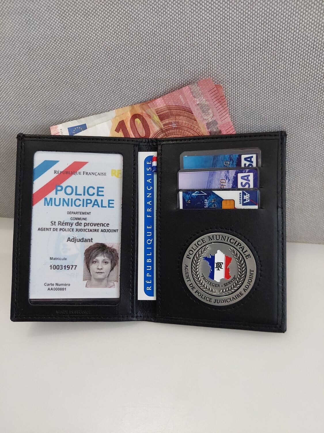 PORTE-CARTE AVEC MEDAILLES