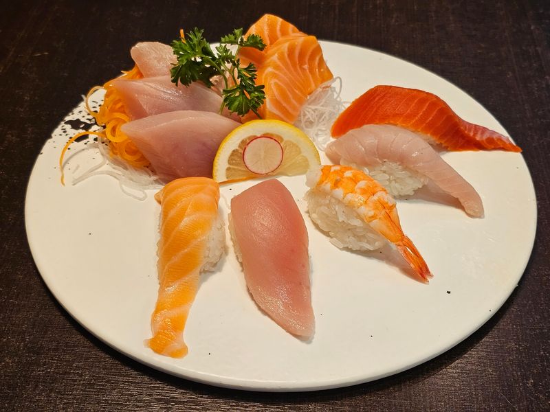 Sashimi & Sushi Combo