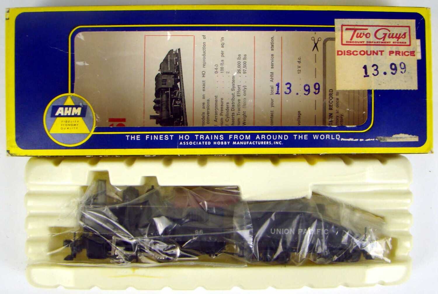 AHM 5075 UP A-3 0-4-0 Shifter w/Upgraded Slope Back Tender