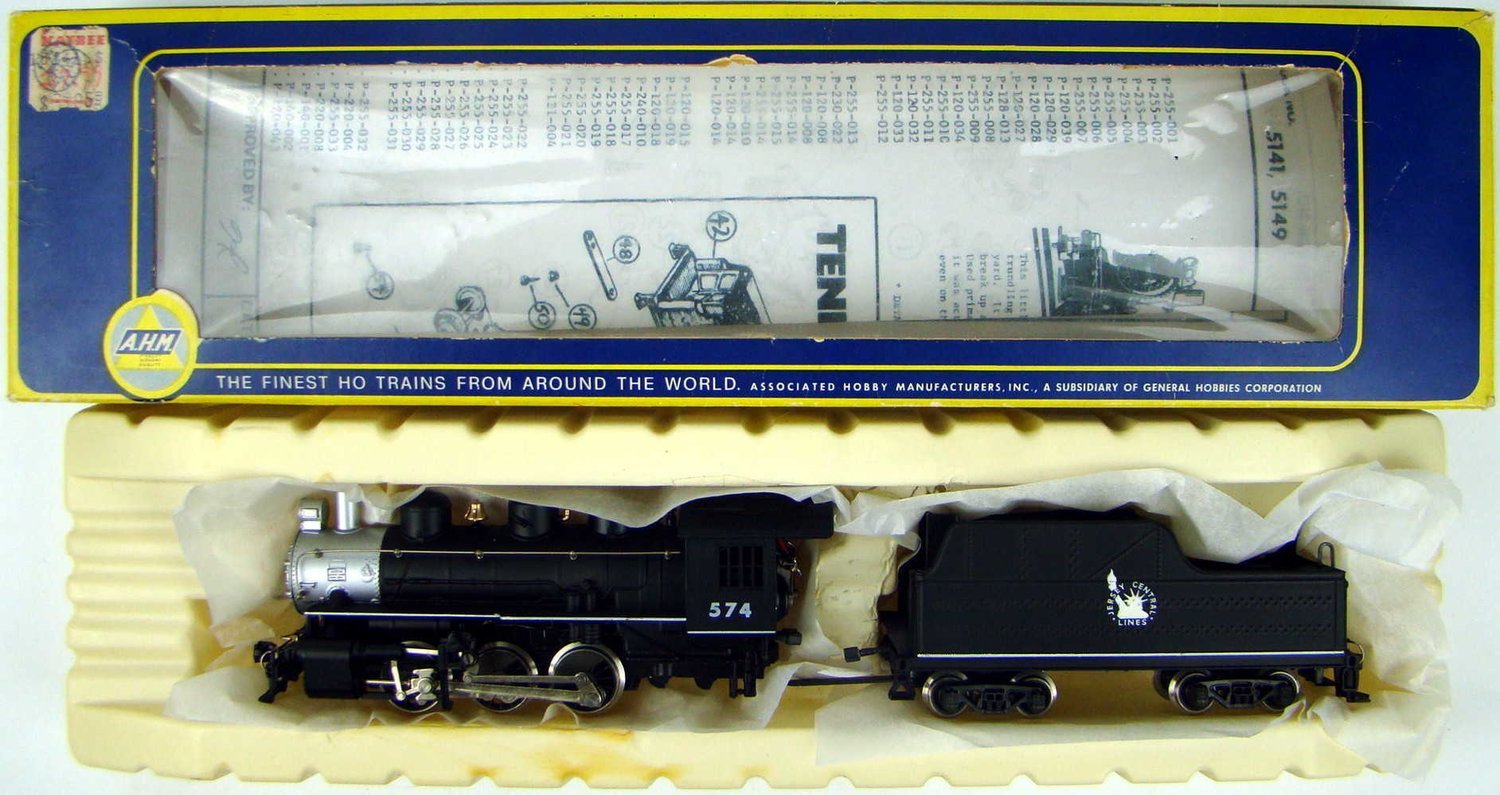AHM 5041G Central New Jersey USRA 0-6-0 Switcher HO Scale