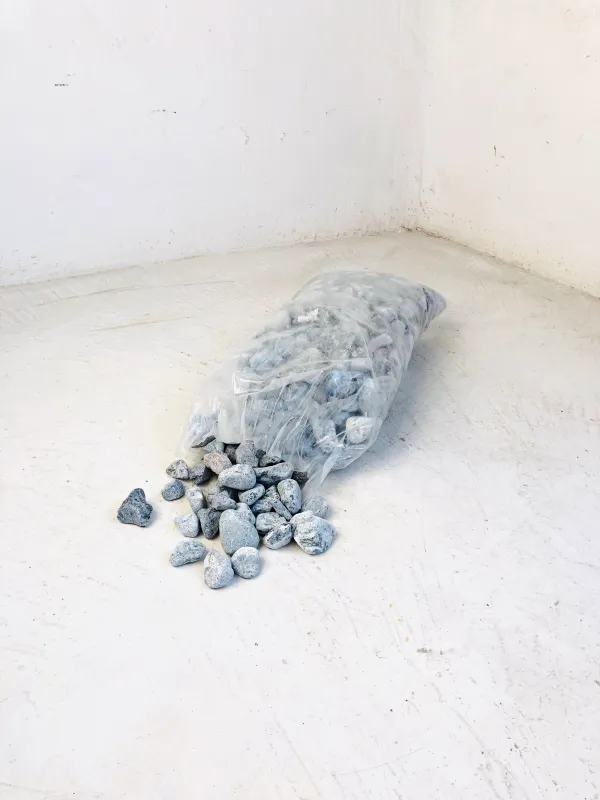 Zebra Dolomite Pebbles Medium 30-50mm 300 x 600mm bags between 18 and 20kg