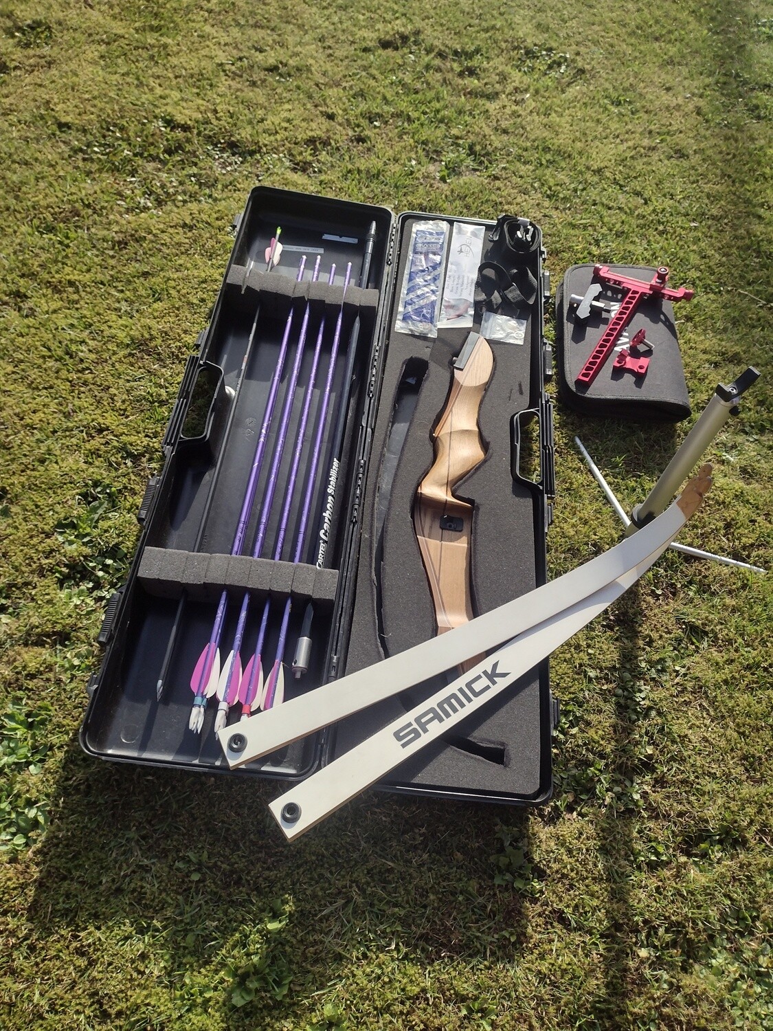 Left Handed Recurve Bow 28lb with Samick Limbs + 2 x Hexen Strings ...