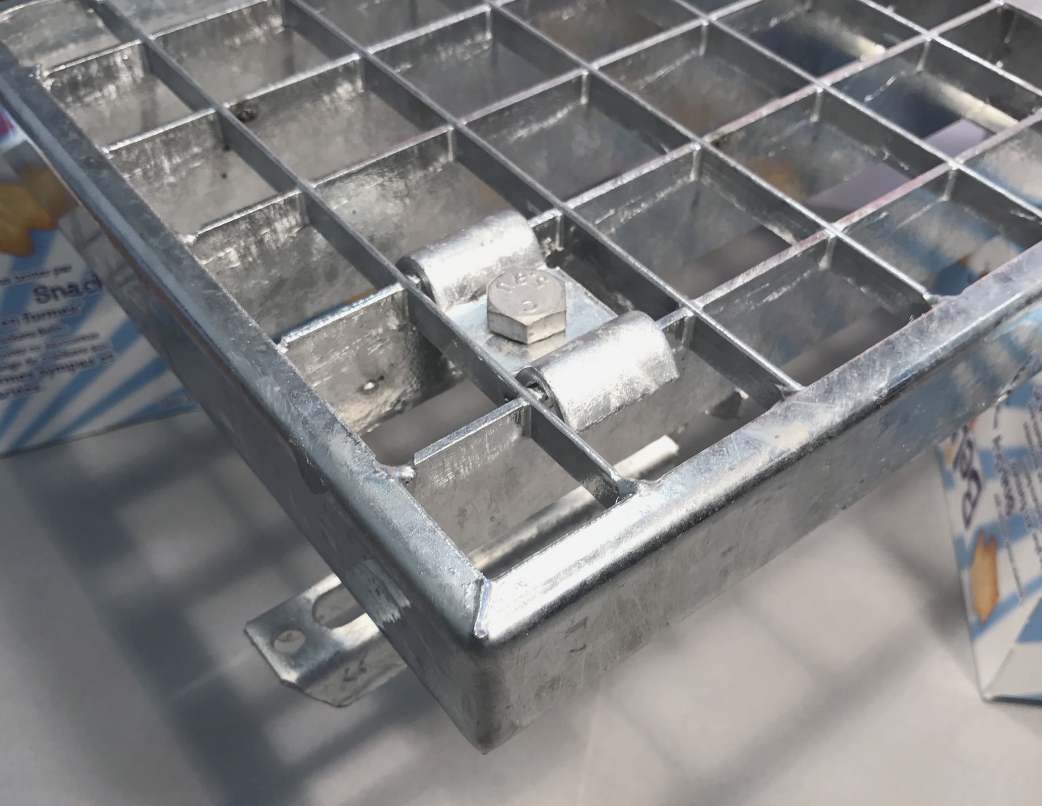 Fixation caillebotis - Cavalier maille 33x33