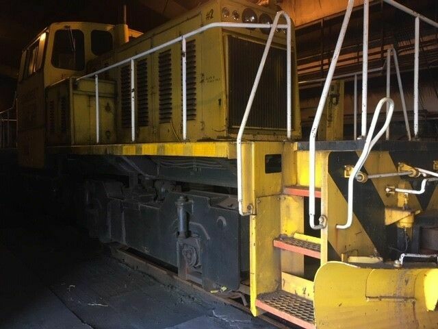 Remote control GE 144 ton locomotives