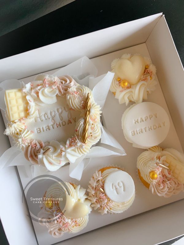 Cream and Gold Bento Cake Box