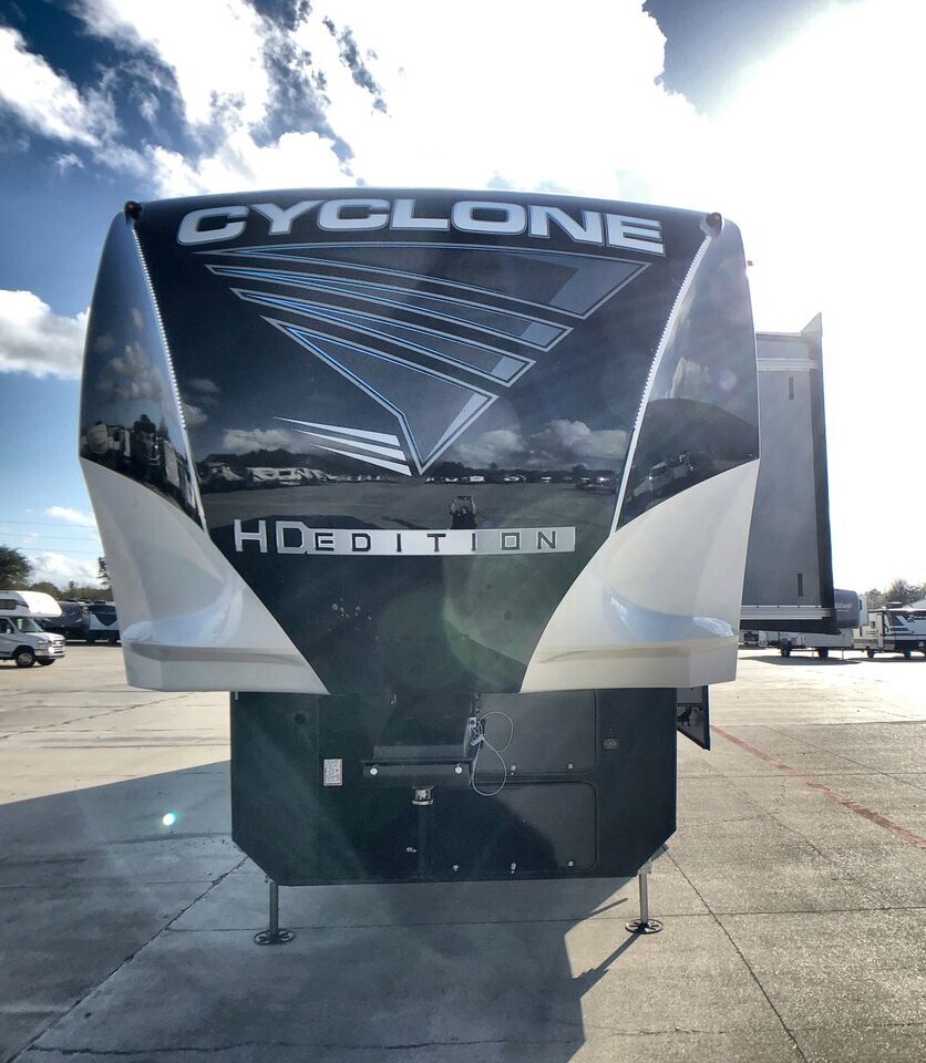 2022 CYCLONE 4007 Heartland RV