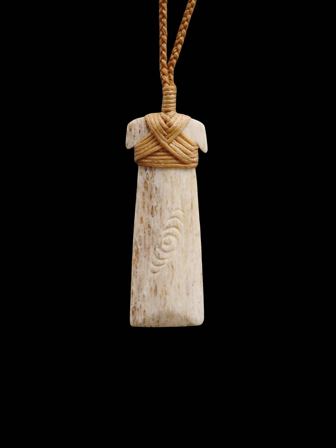 Moko Pounamu, Whale Bone Carving Toki - Ngaruru