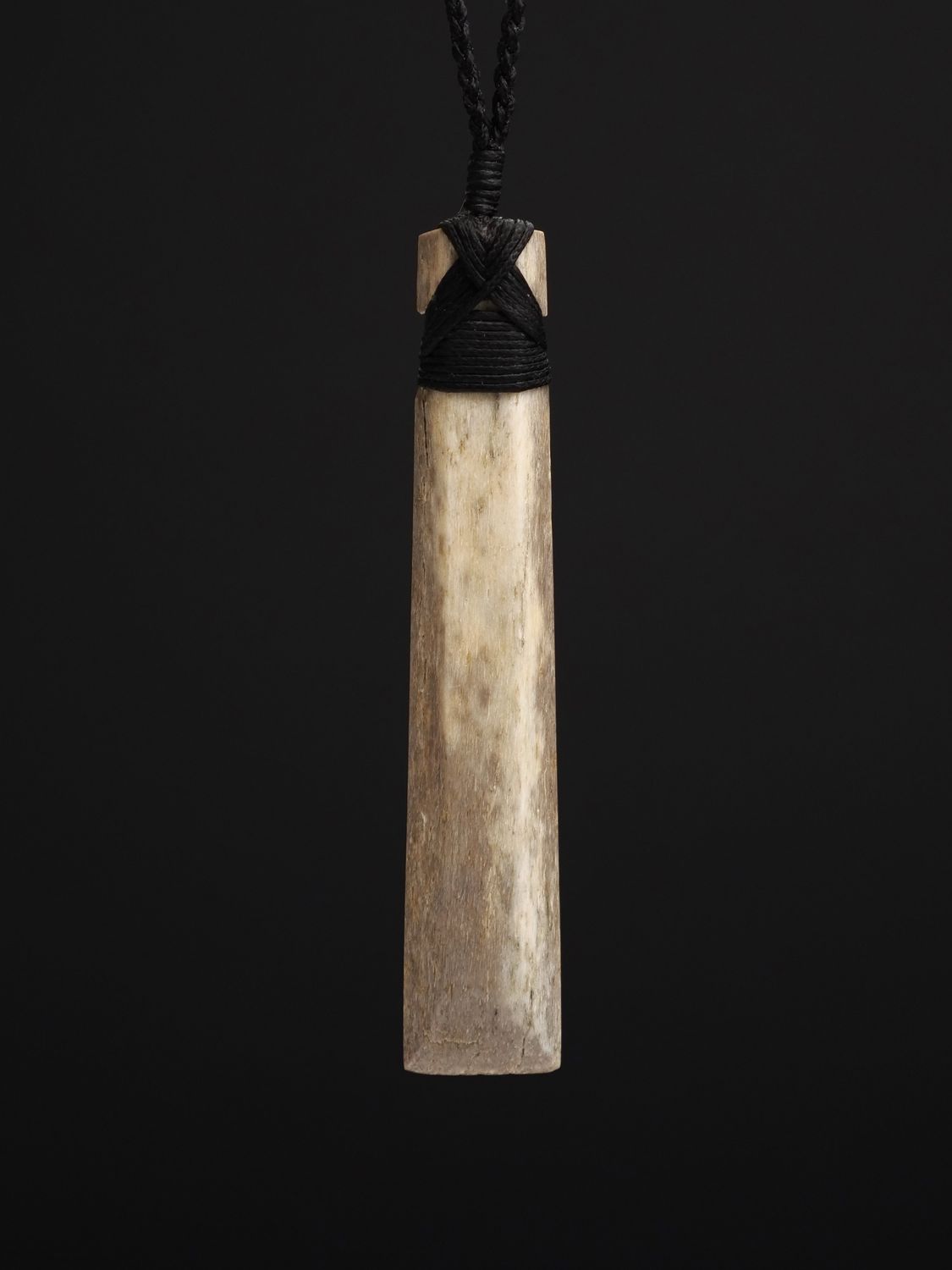 Moko Pounamu, Whale Bone Carving Toki - Ariki