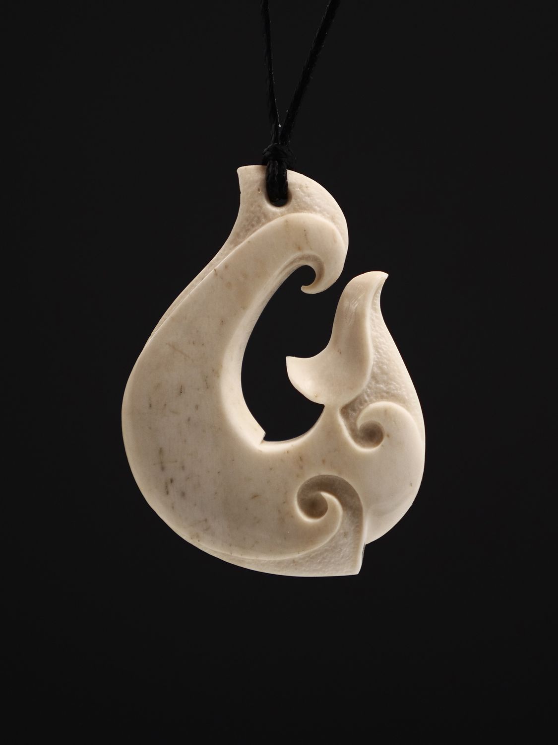 Moko Pounamu, Hei Matau (Hook) Bone Carving - Paerau