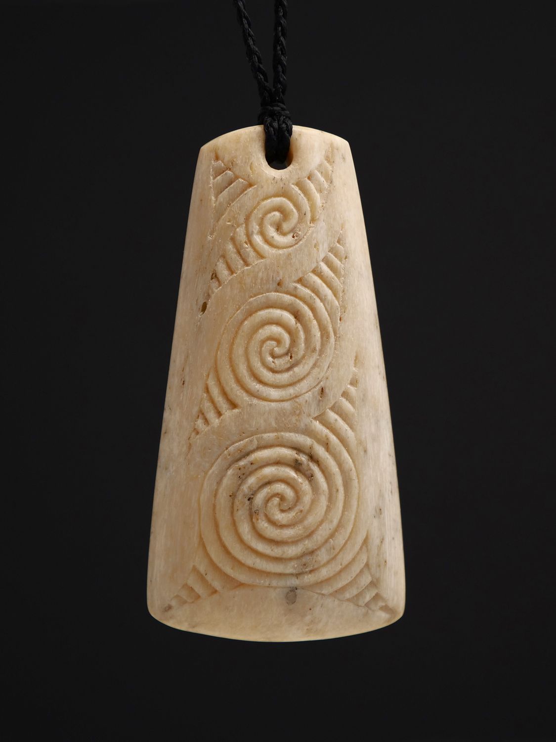 Moko Pounamu, Whale Bone Carving Toki - Puhara