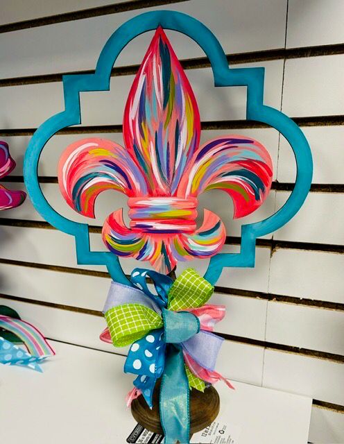 Everyday Colorful Fleur De Lis In Quatrafoil (streaks) Topper