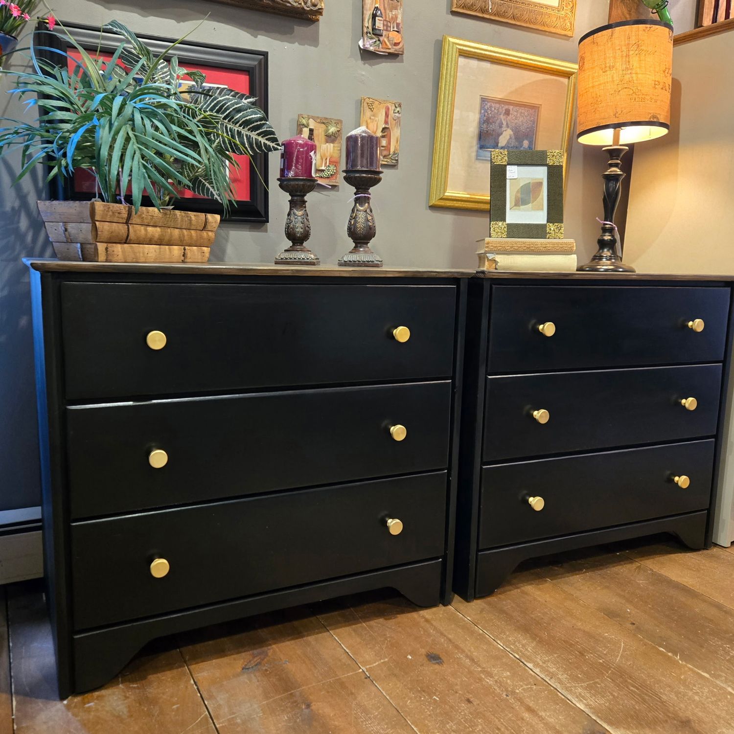 Oversized, matching nightstands