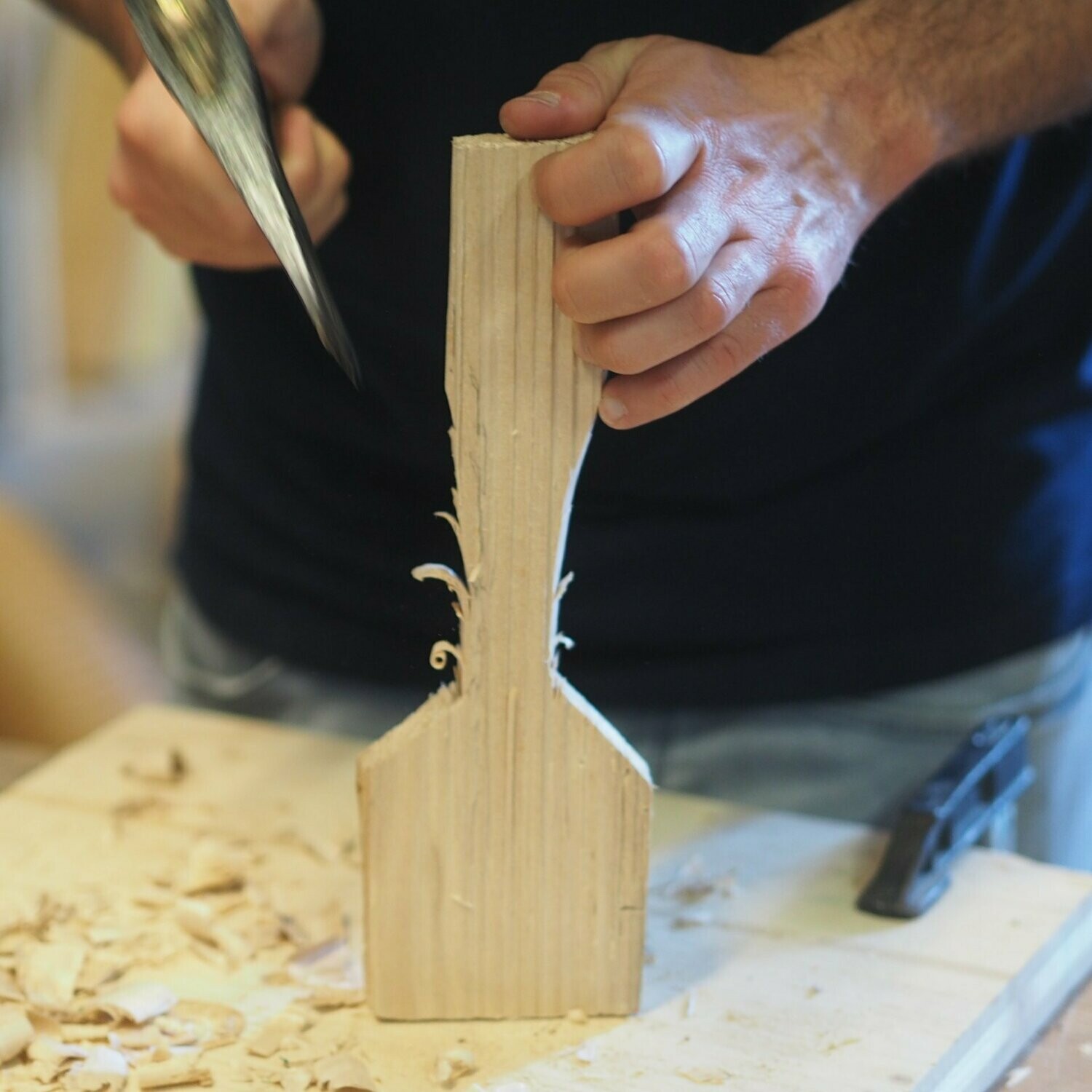 Schnitzen, Drechseln und Holzbearbeitung leicht in einem Kurs lernen