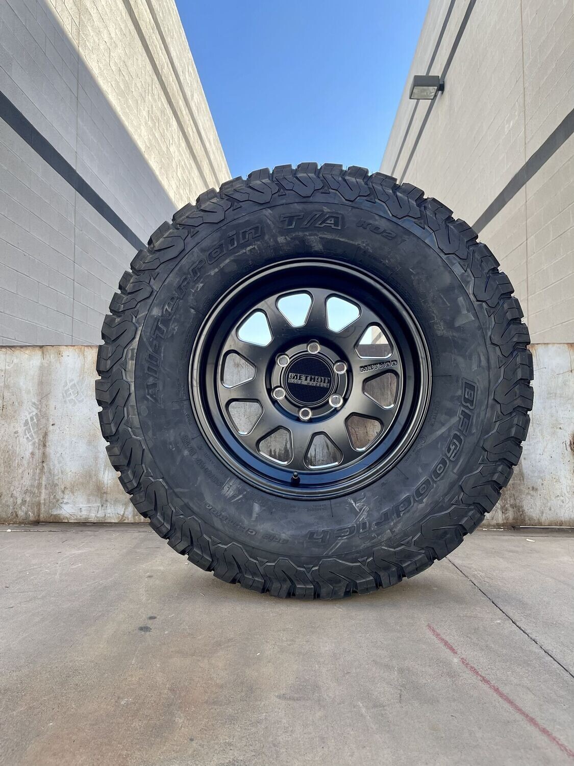 Wheel & Tire Package Method MR316 17X8.5 6x139.7 Black Wheels & 285-70 ...