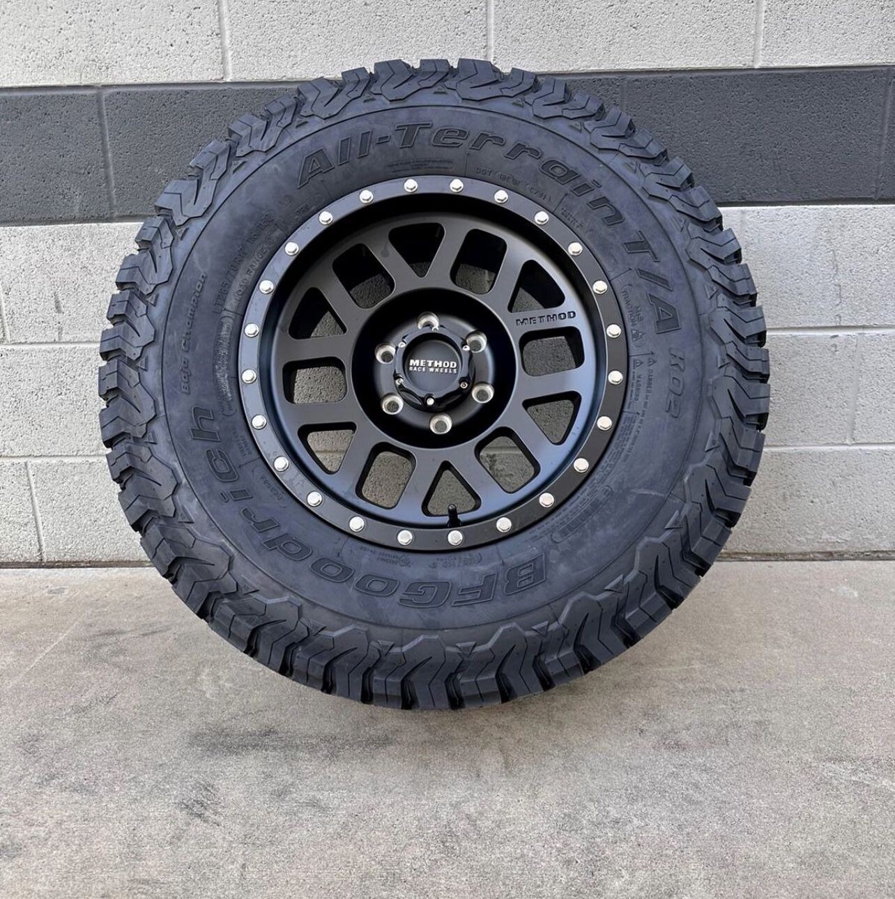 Wheel & Tire Package Method MR306 17X8.5 6x139.7 Black Wheels & 285-70 ...