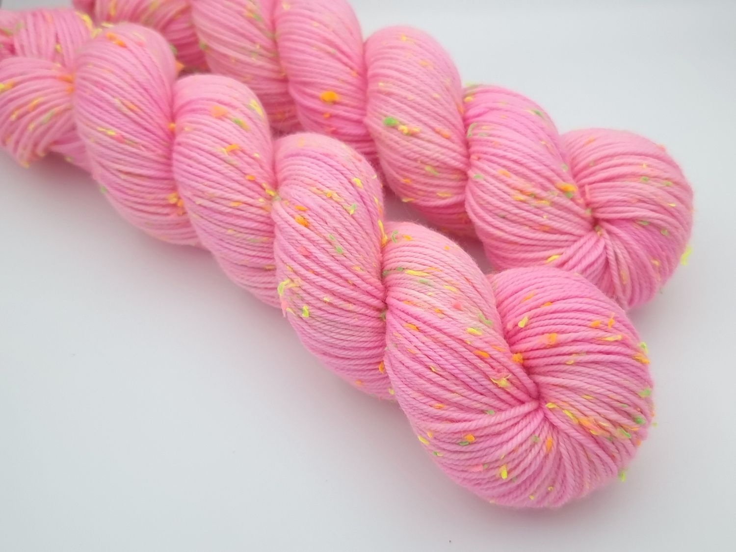 Mellow Pink Ladybug Neon Tweed 400m/100 g